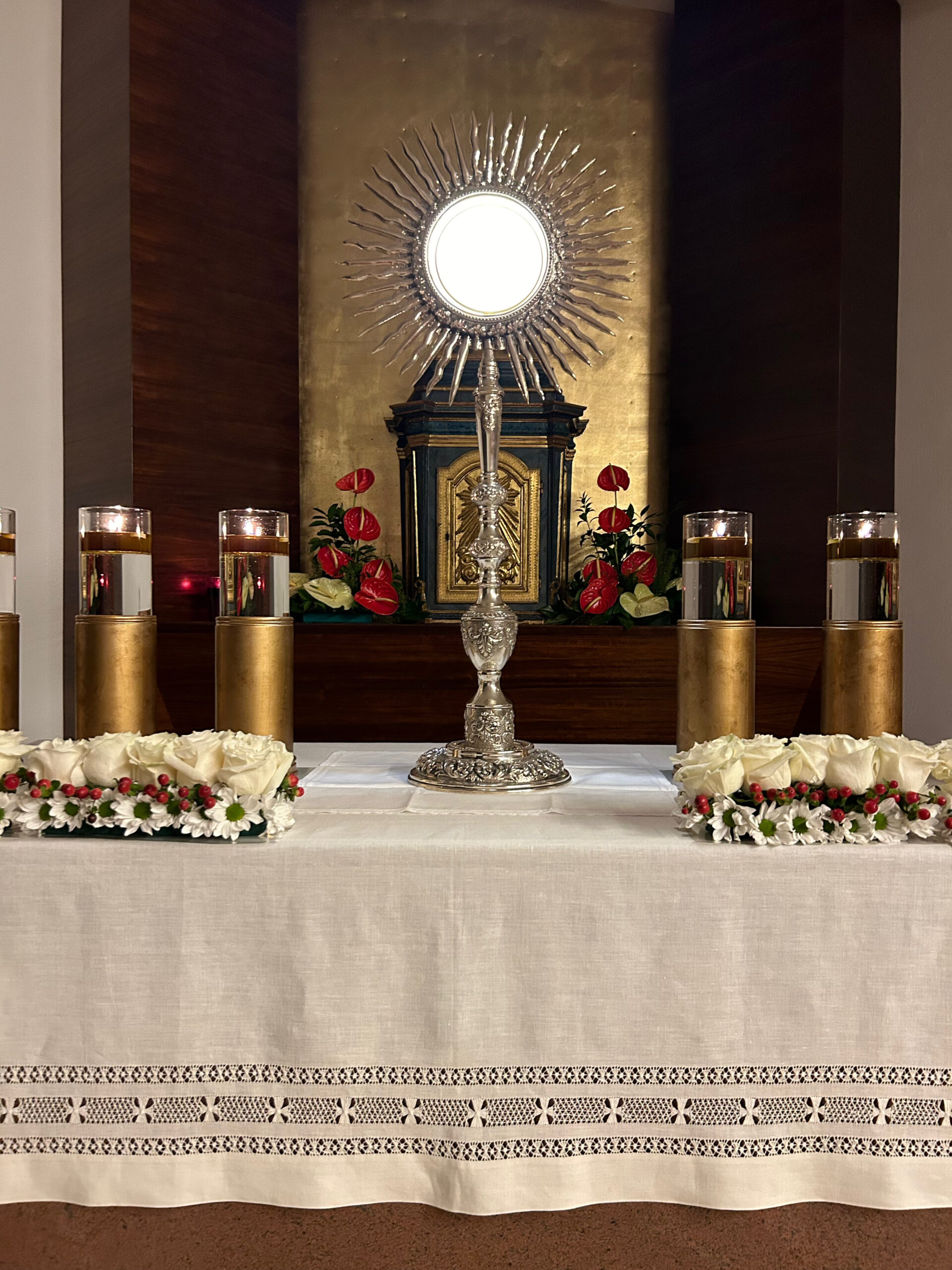 Pray 10,000 Holy Hours for Eucharistic Revival - Word on Fire